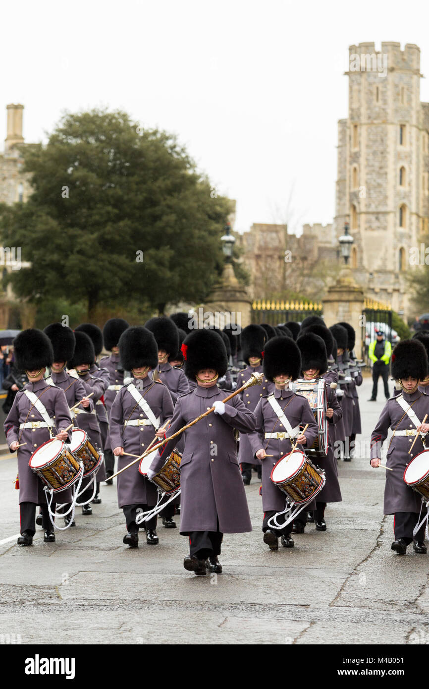 Army marching band of the Coldstream Guards (with musician soldiers ...