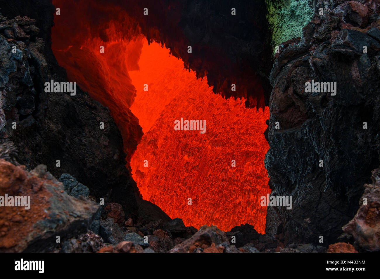 Active magma in a stream below the Tolbachik volcano,Kamchatka,Russia ...