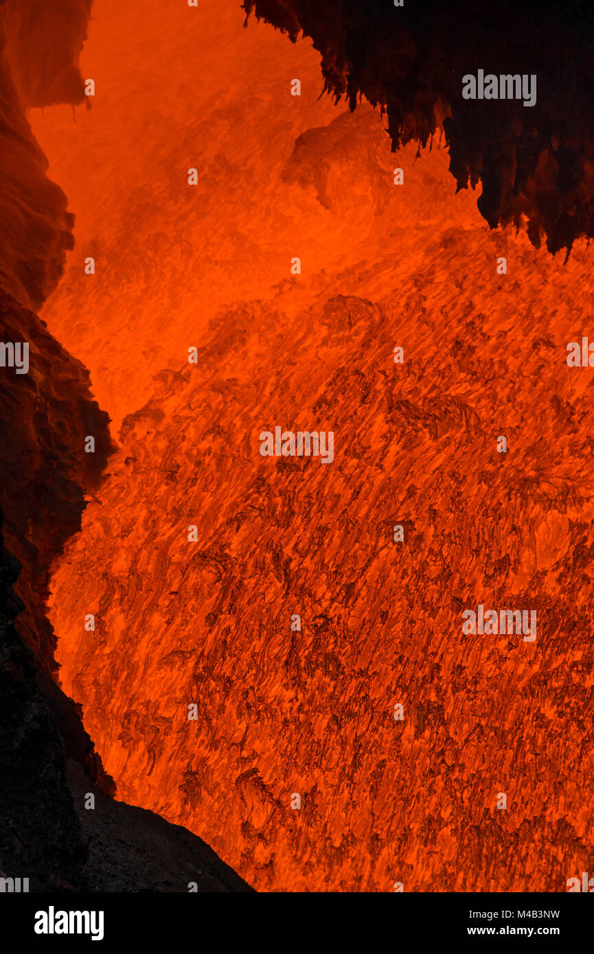 Active magma in a stream below the Tolbachik volcano,Kamchatka,Russia ...