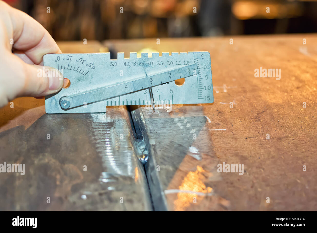Visual measurement control of the Assembly for welding Stock Photo - Alamy