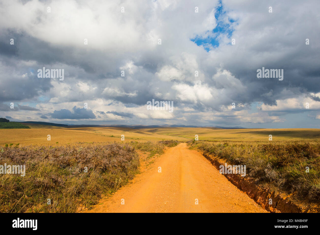 Dusty african road hi-res stock photography and images - Alamy