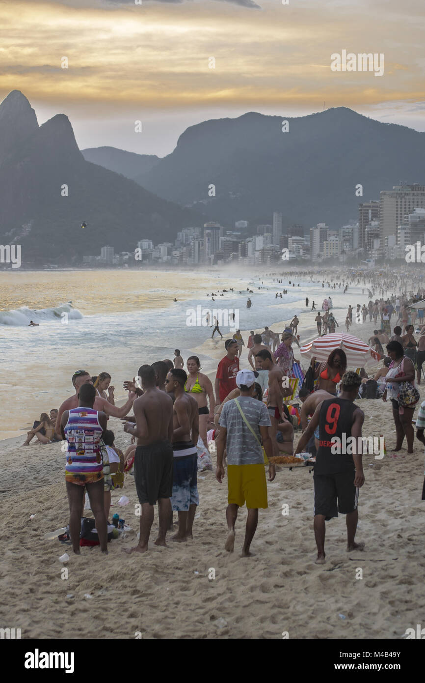 Crowded Beach Ipanema Rio de Janeiro Brazil Stock Photo - Alamy