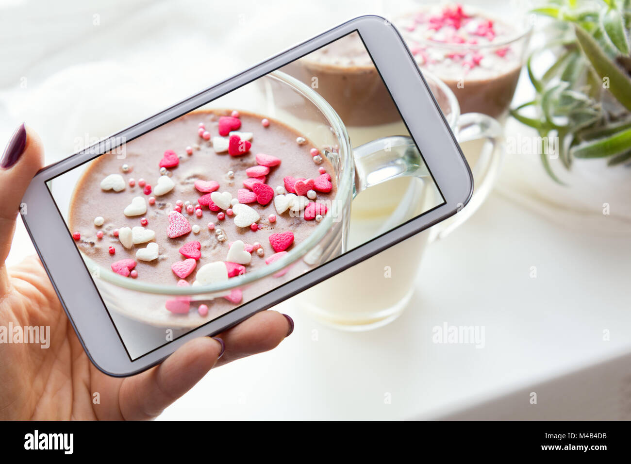 Woman hands taking food photo by mobile phone Stock Photo - Alamy