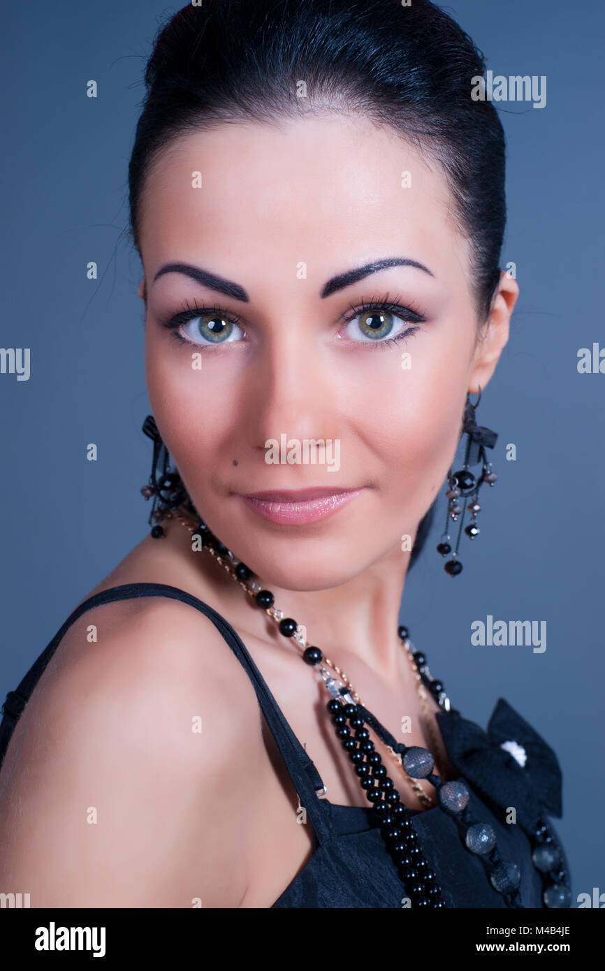 Attractive woman close up portrait Stock Photo - Alamy Attractive woman close up portrait Stock Photo - Alamy