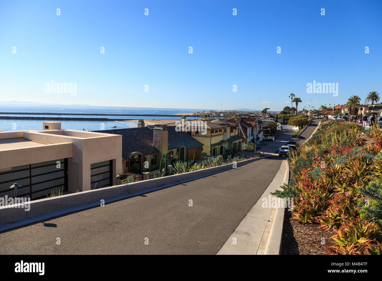 Fancy beach homes along Corona del Mar beach Stock Photo - Alamy