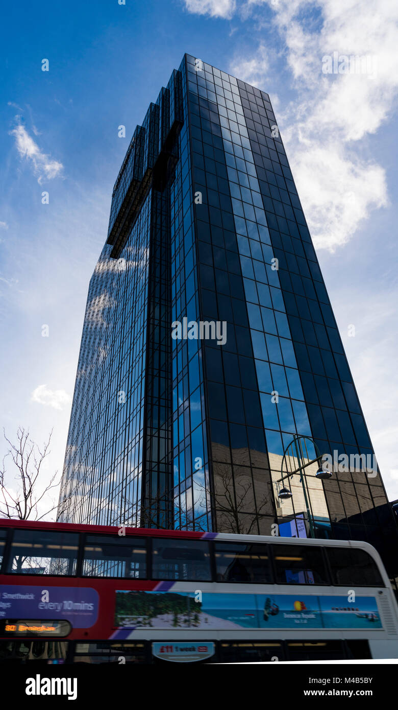 Uk high rise hi-res stock photography and images - Alamy