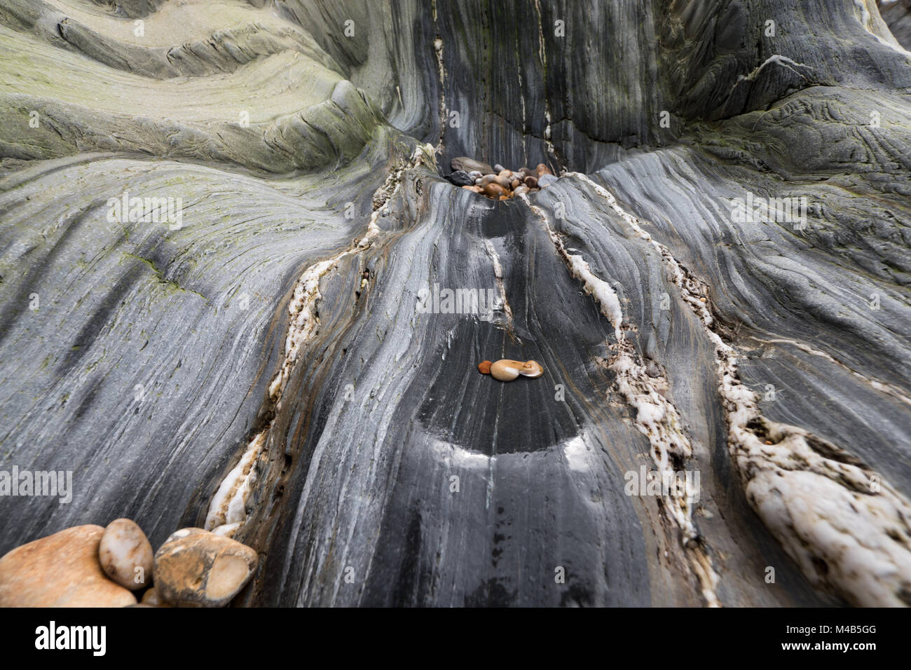 Coastal rocks and pebbles Stock Photo - Alamy