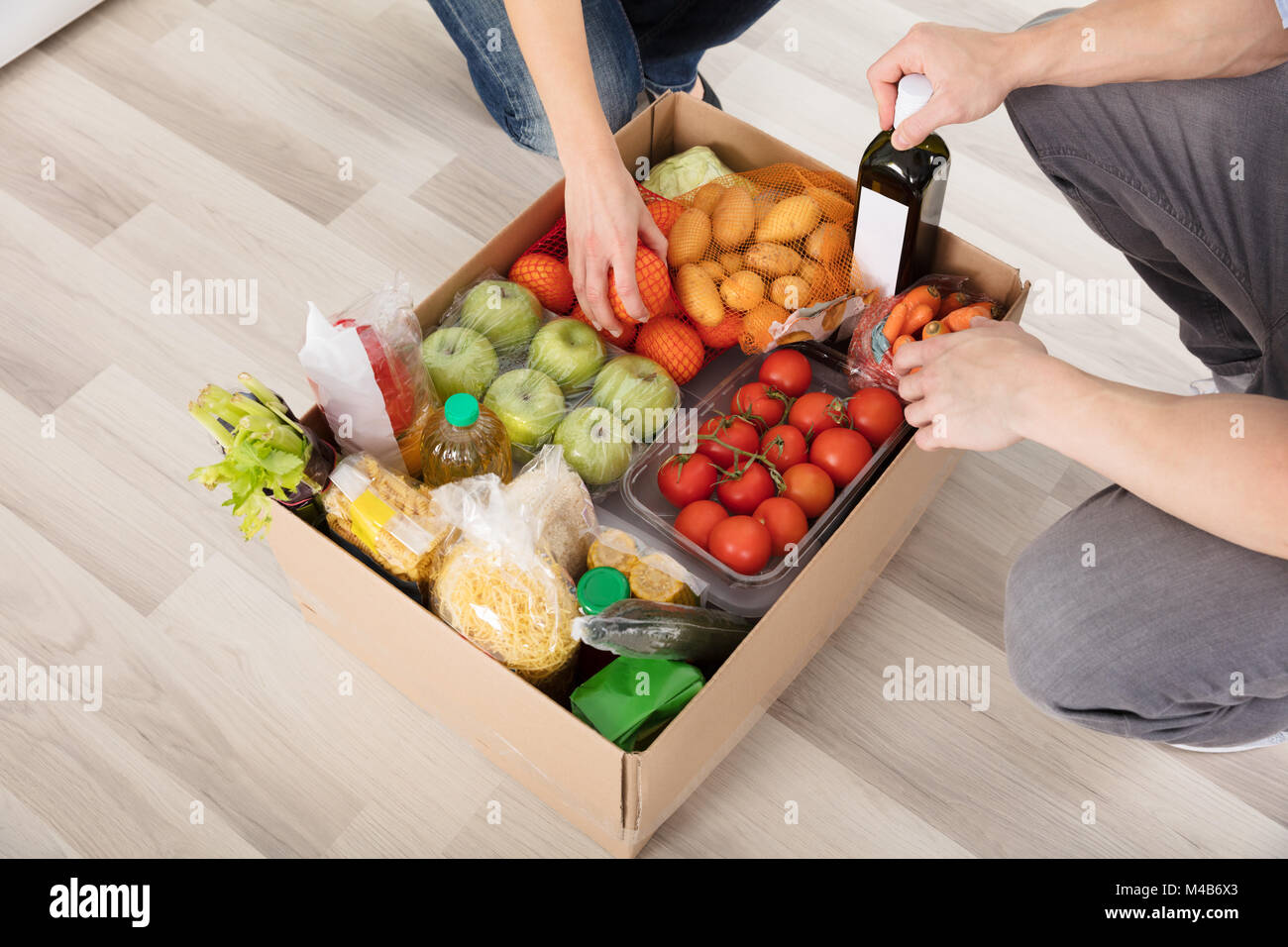 Delivery man delivering cardboard box hi-res stock photography and ...