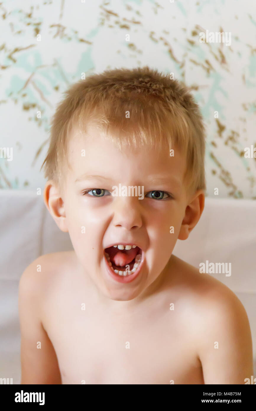 Crying portrait hi-res stock photography and images - Alamy