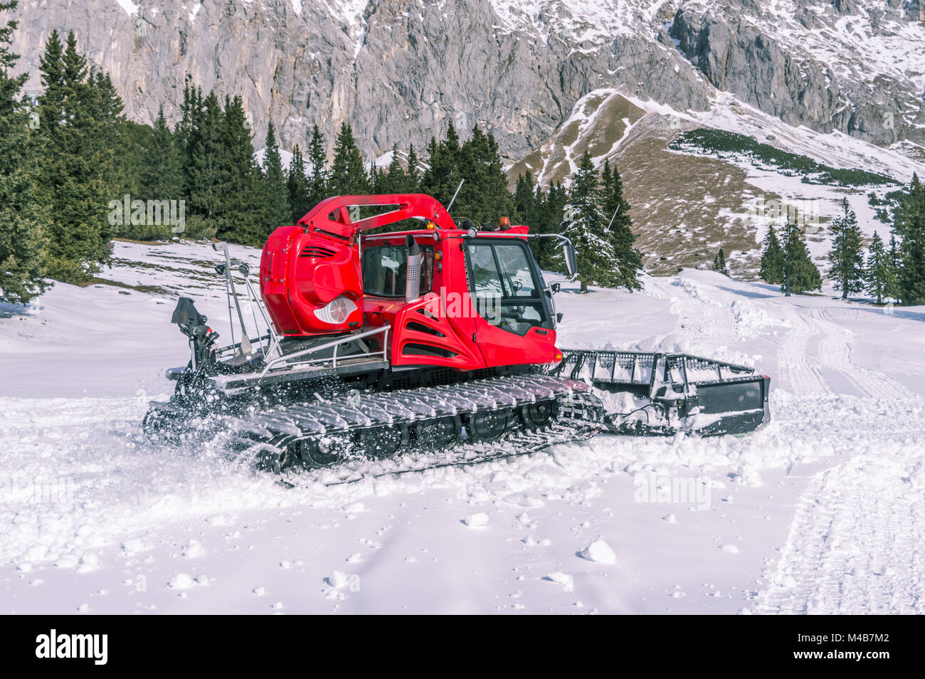 Tracked snow vehicle hi-res stock photography and images - Alamy