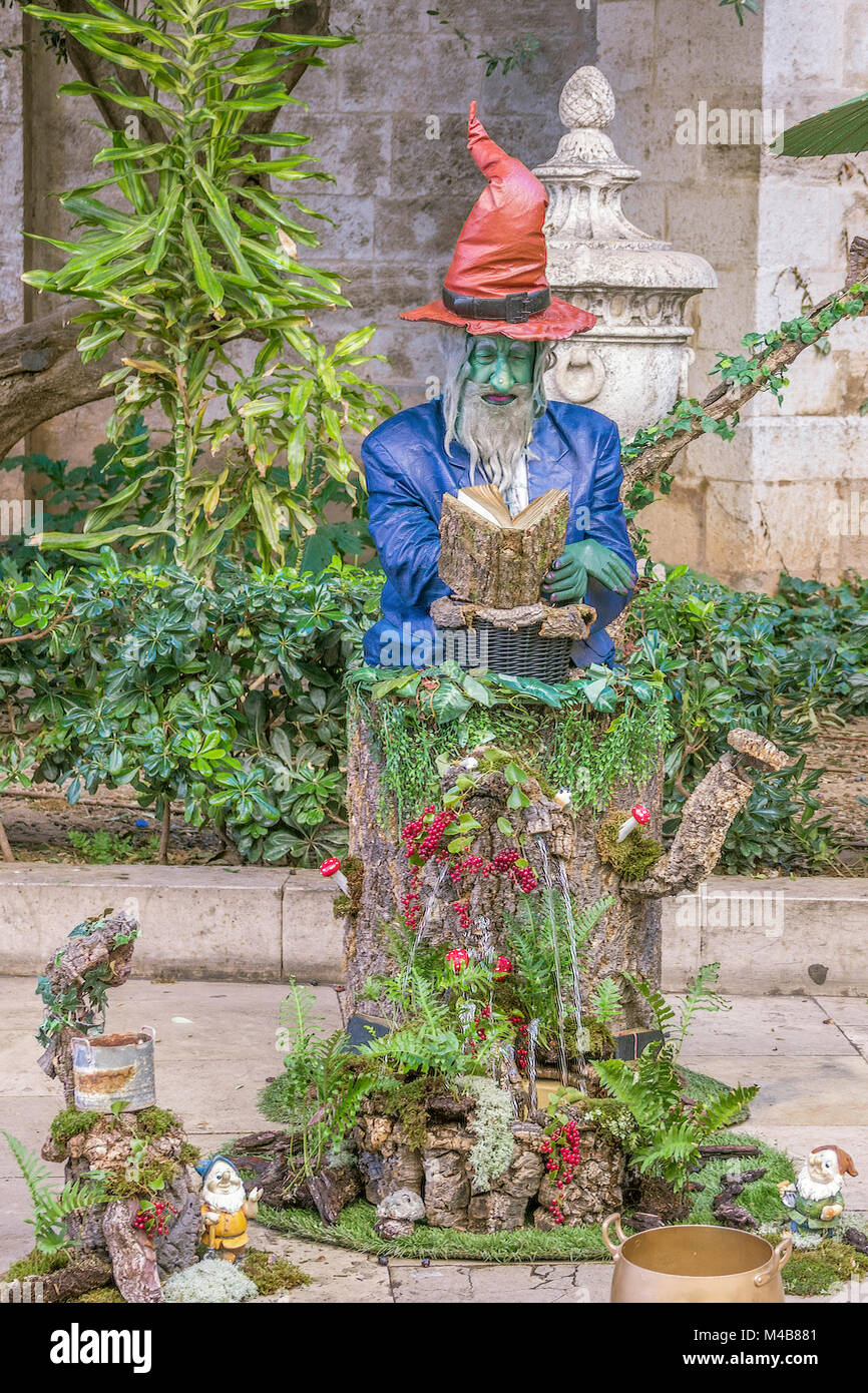 Face of fairy statue hi-res stock photography and images - Alamy