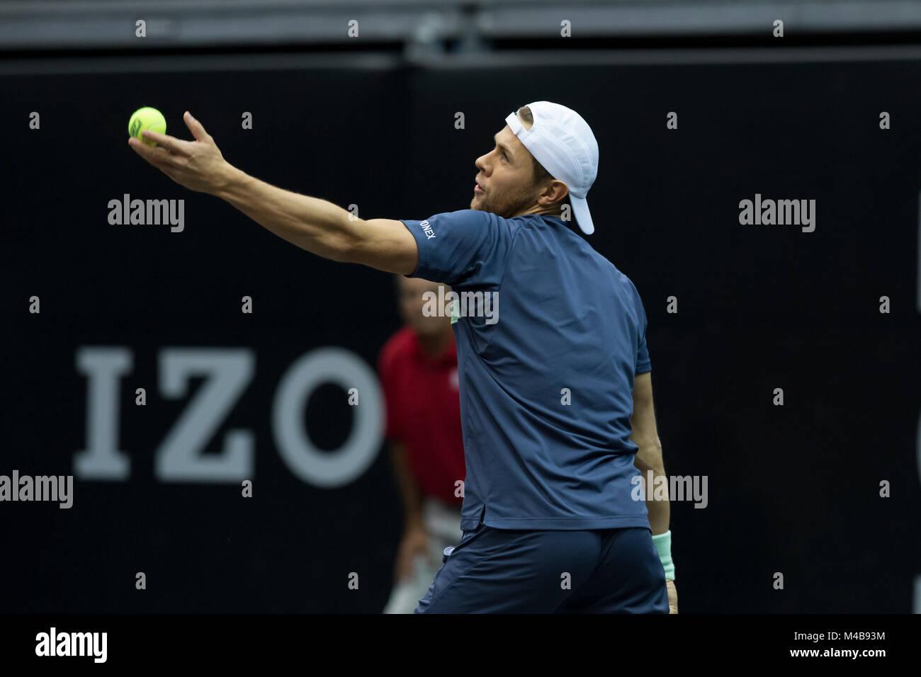 John isner serves during hi-res stock photography and images - Alamy
