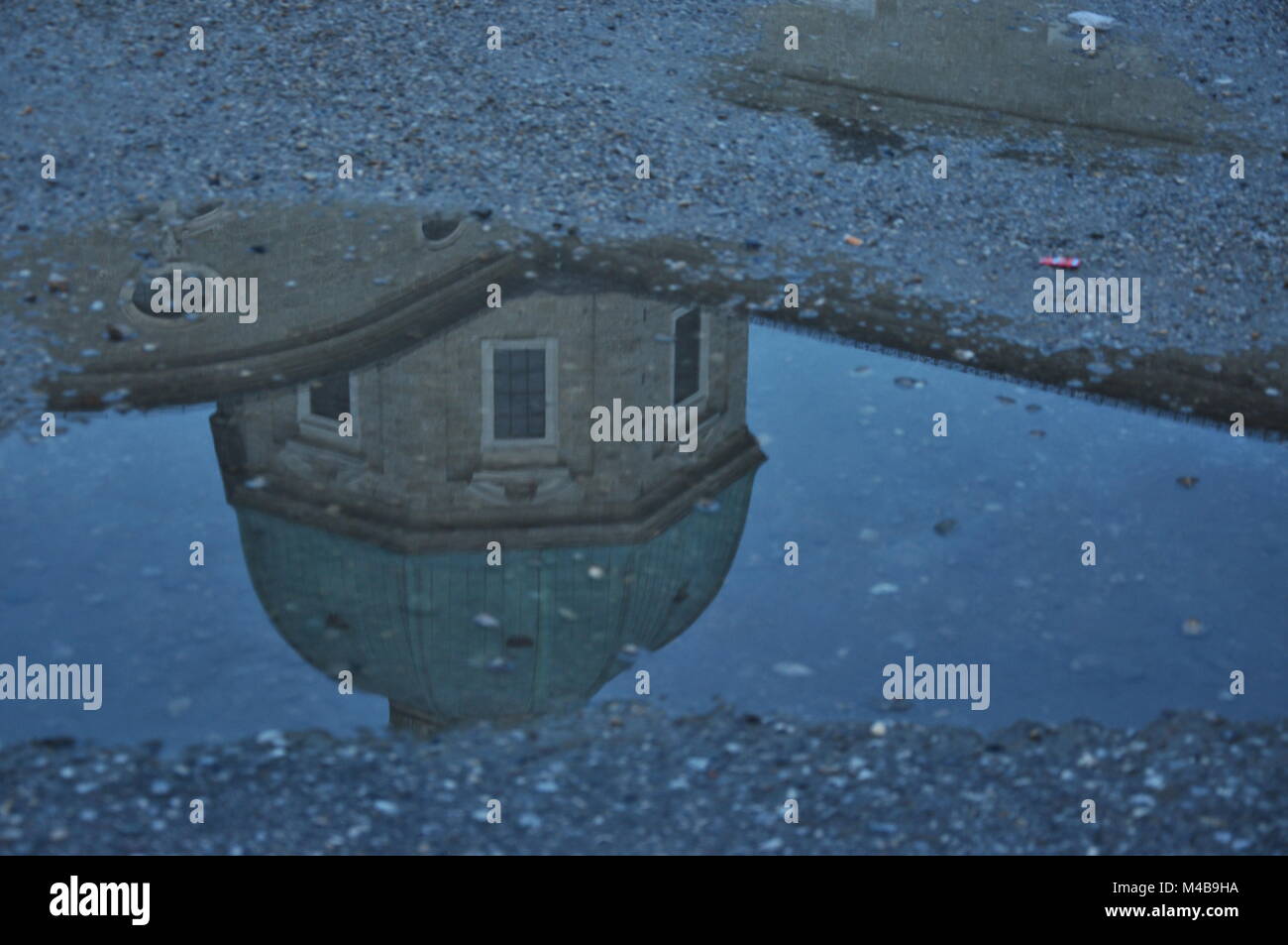 Water reflection of a building Stock Photo - Alamy