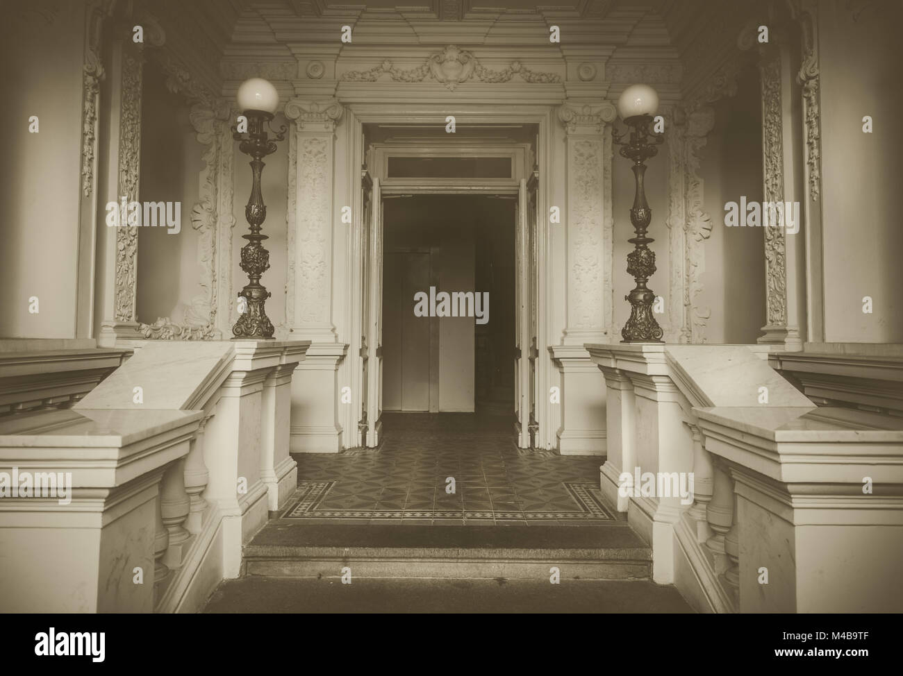 Medieval hallway hi-res stock photography and images - Alamy