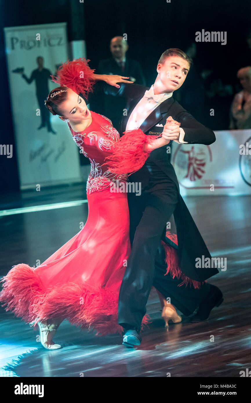 dancers dancing standard dance Stock Photo - Alamy