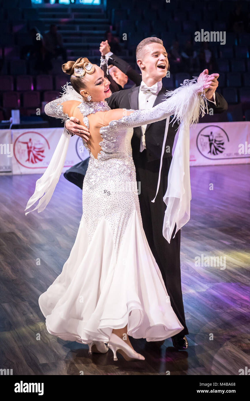 dancers dancing standard dance Stock Photo - Alamy