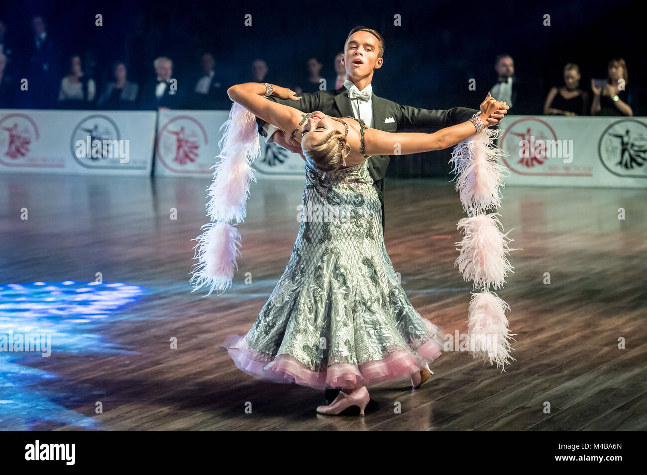 dancers dancing standard dance Stock Photo - Alamy