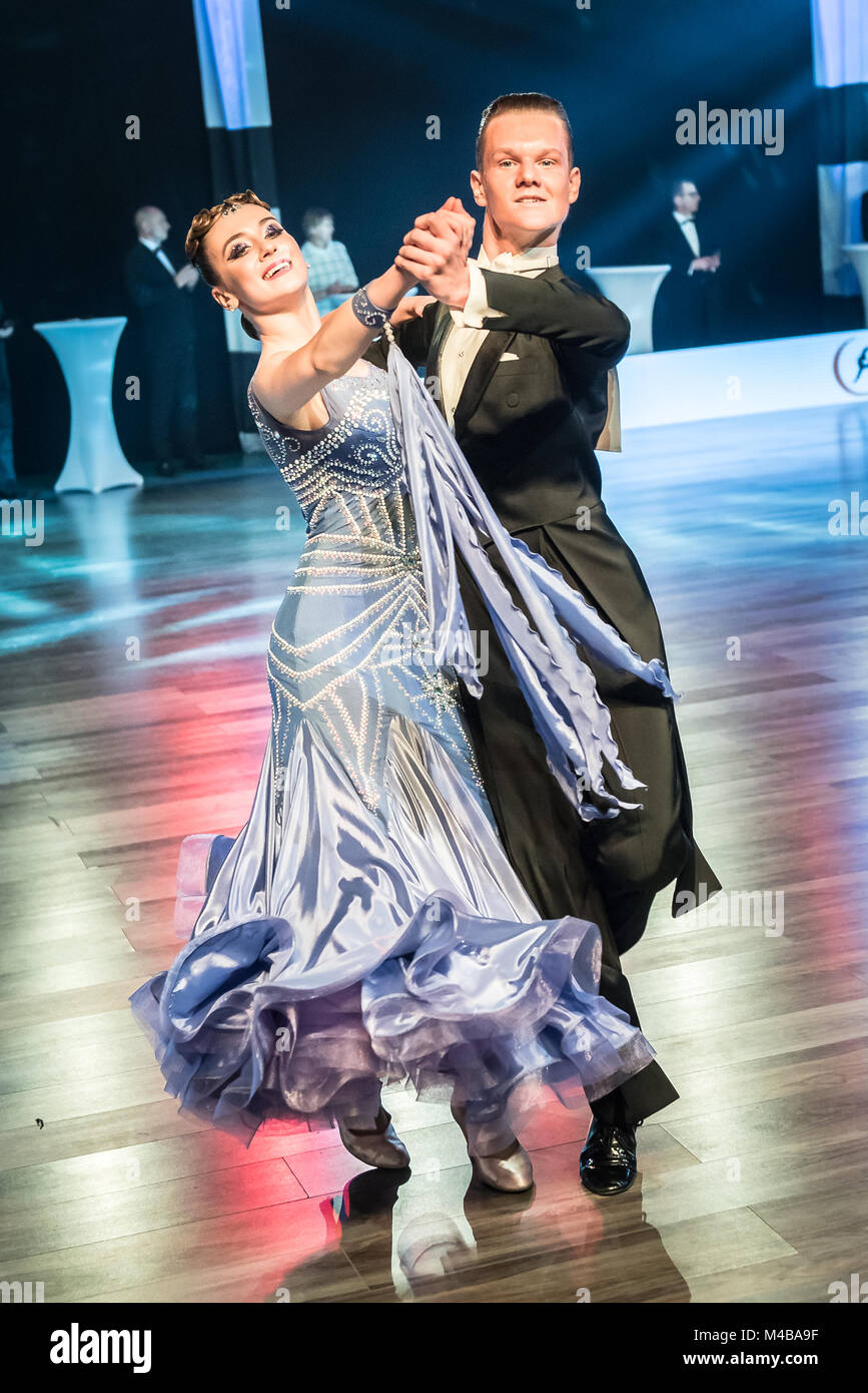 dancers dancing standard dance Stock Photo - Alamy