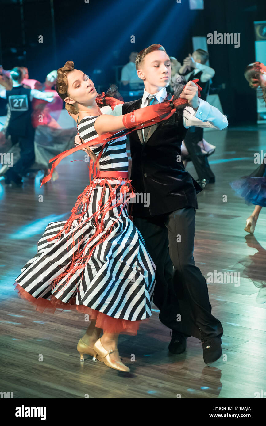 dancers dancing standard dance Stock Photo - Alamy