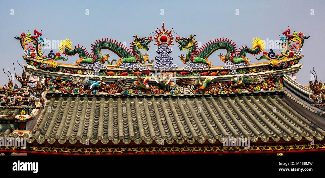 Coloured roof of a hindu temple with dragons Stock Photo - Alamy