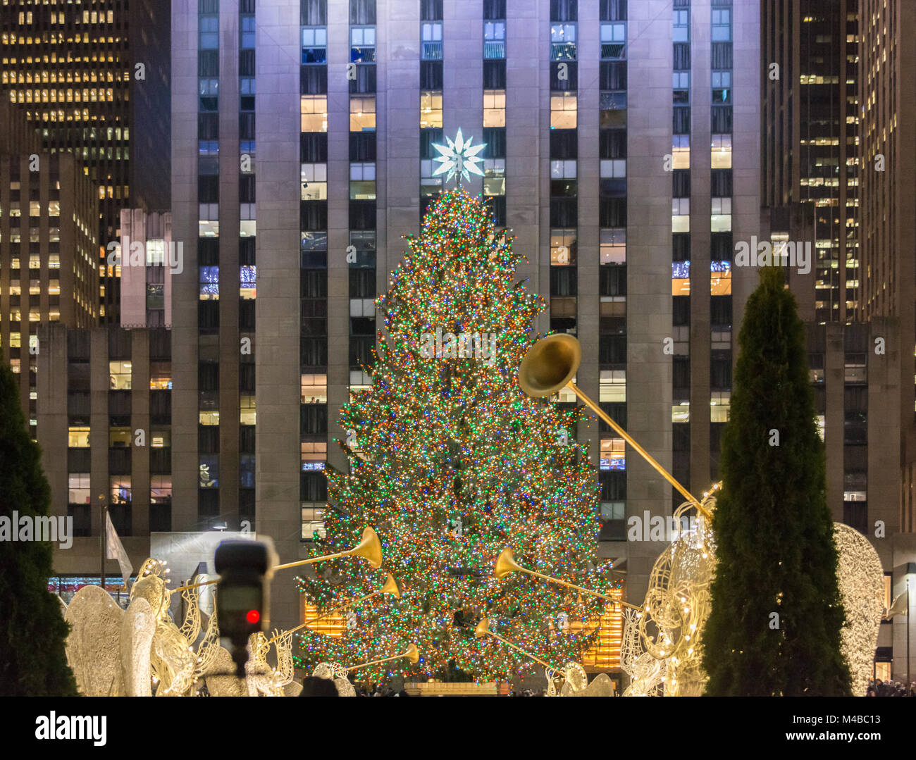 New York - DECEMBER 20, 2013: Christmas Tree at Rockefeller cent Stock ...