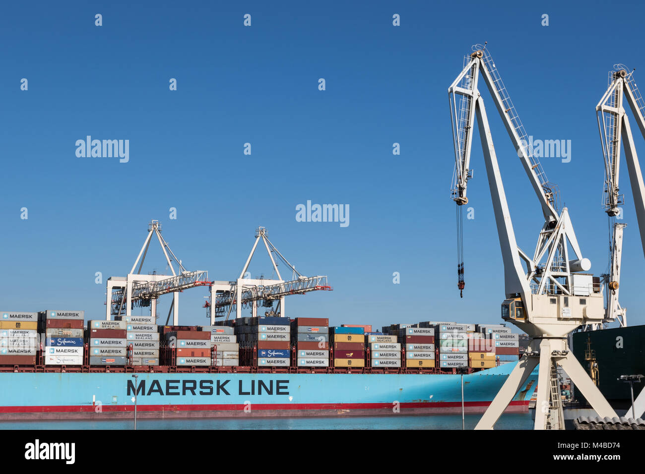 Maersk line container ship hi-res stock photography and images - Alamy