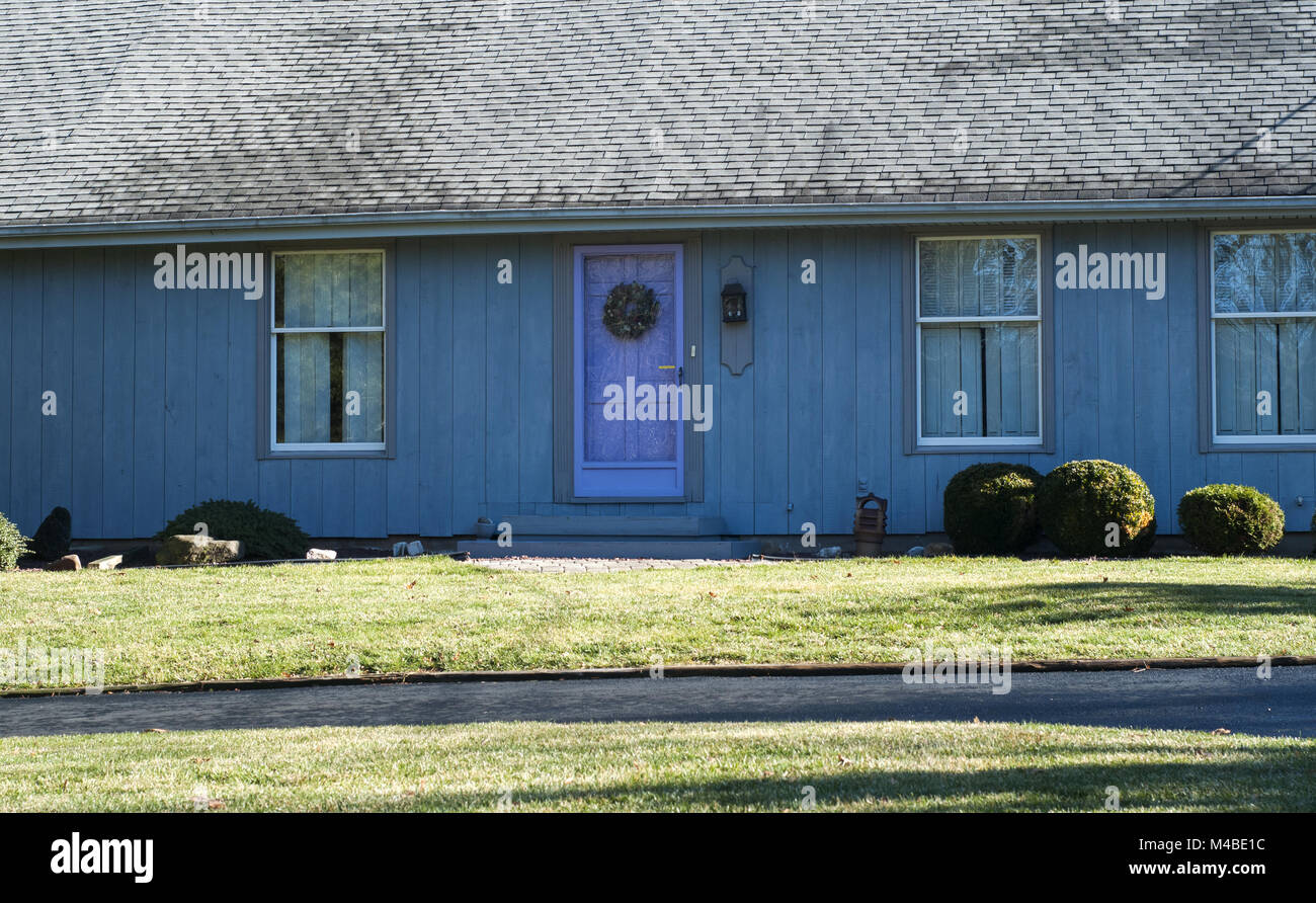 Blue tiled house hi-res stock photography and images - Alamy