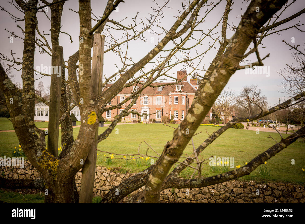 Old Cottage Hotel near London Stock Photo - Alamy