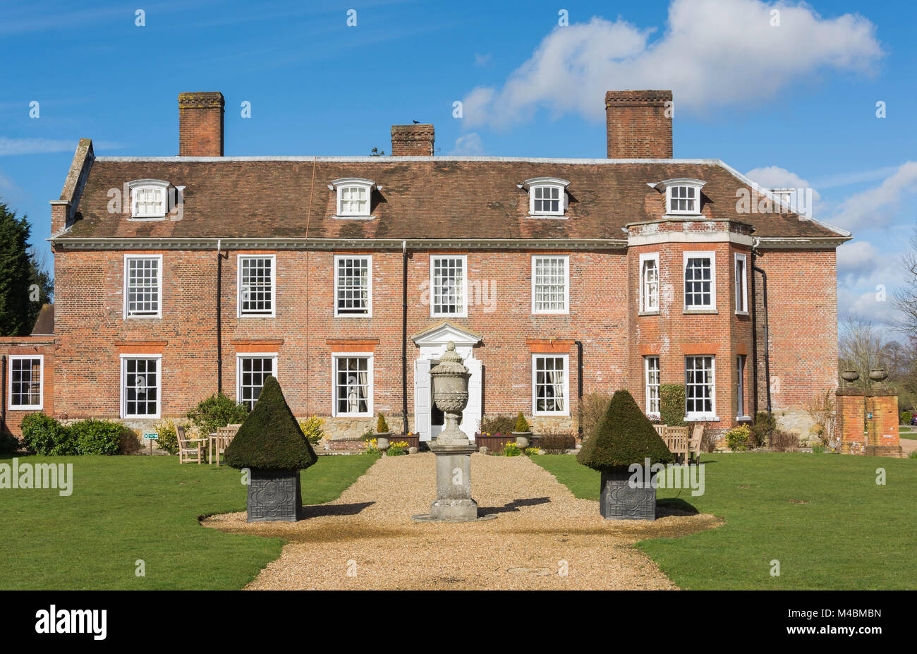 Historic Cottage Hotel near London Stock Photo - Alamy