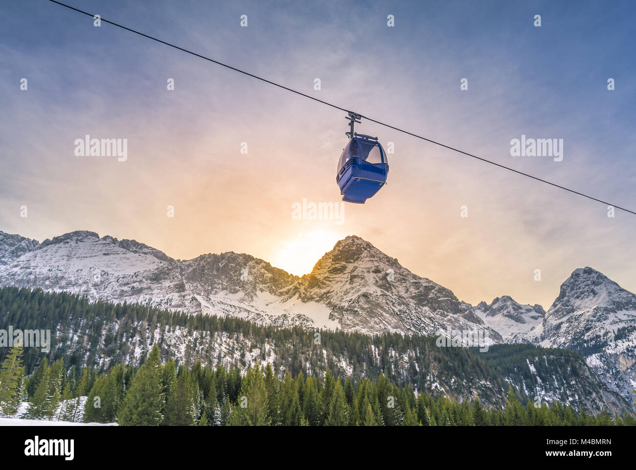 Cable car alps mountains hi-res stock photography and images - Alamy