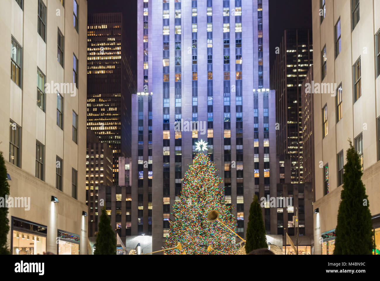 New York - DECEMBER 20, 2013: Christmas Tree at Rockefeller cent Stock ...