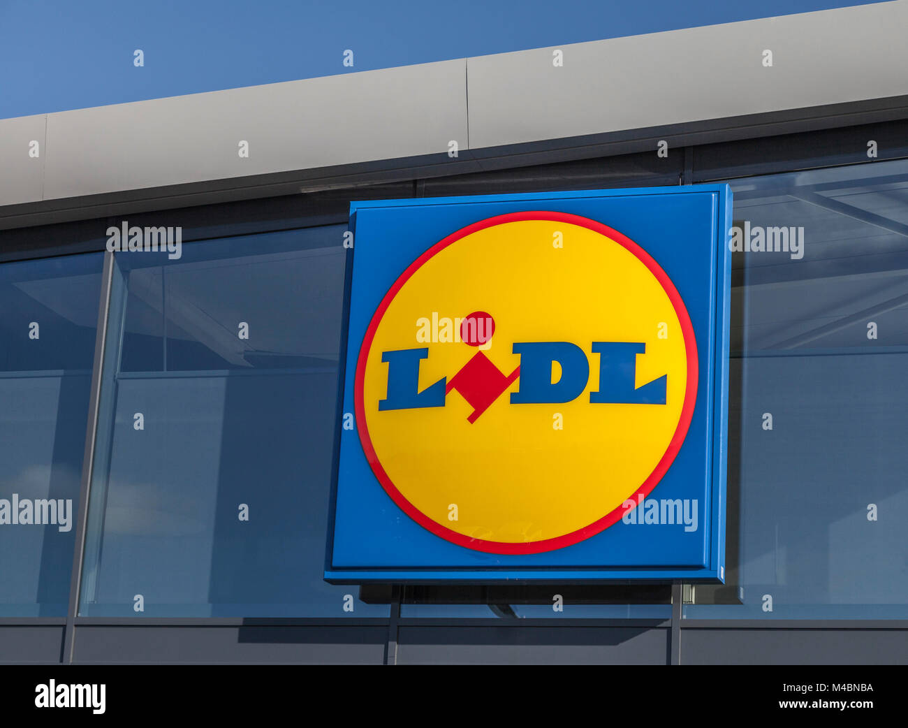 Lidl store front hi-res stock photography and images - Alamy