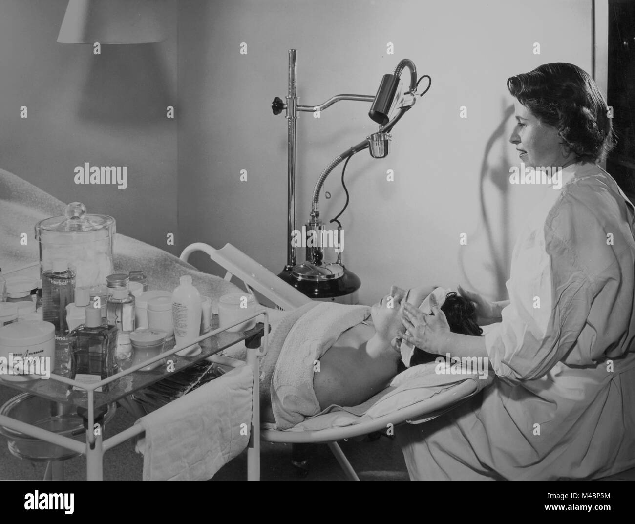 Medical 1950s black and white hi-res stock photography and images - Alamy