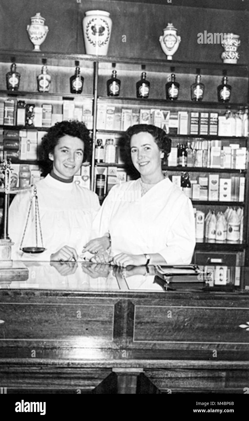 Health care 1950s hi-res stock photography and images - Alamy