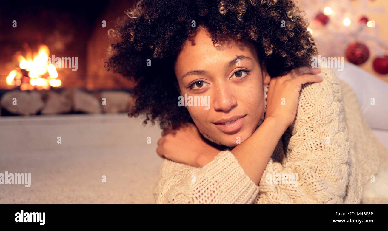 Black woman afro and tree hi-res stock photography and images - Alamy