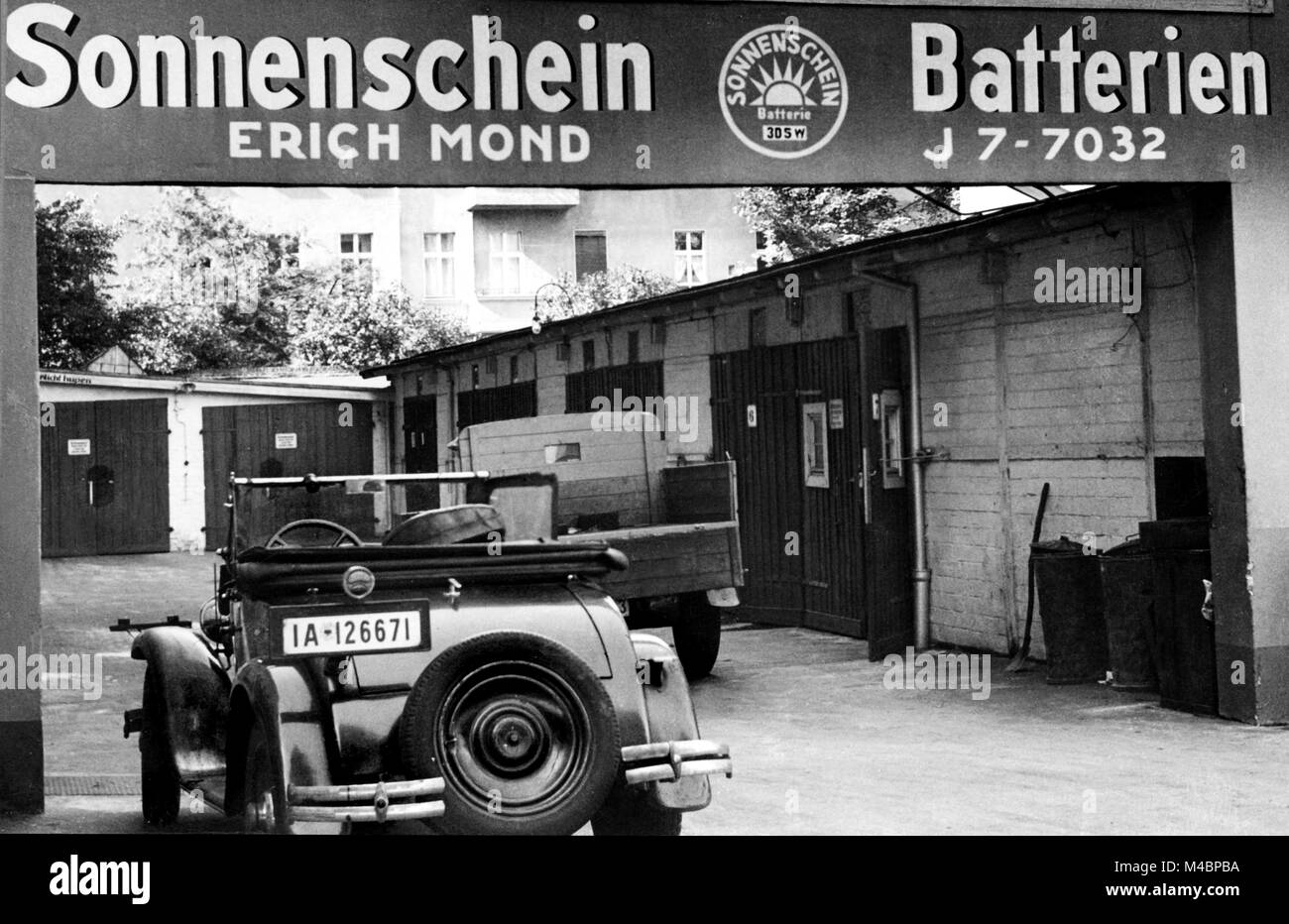 Unknown vehicle Black and White Stock Photos & Images - Alamy