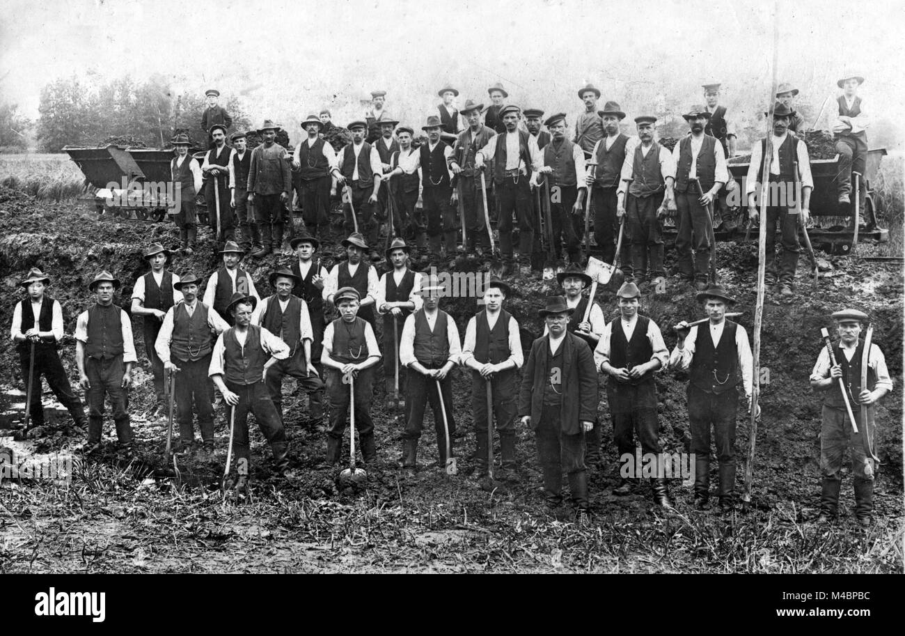 1920s construction worker Black and White Stock Photos & Images - Alamy