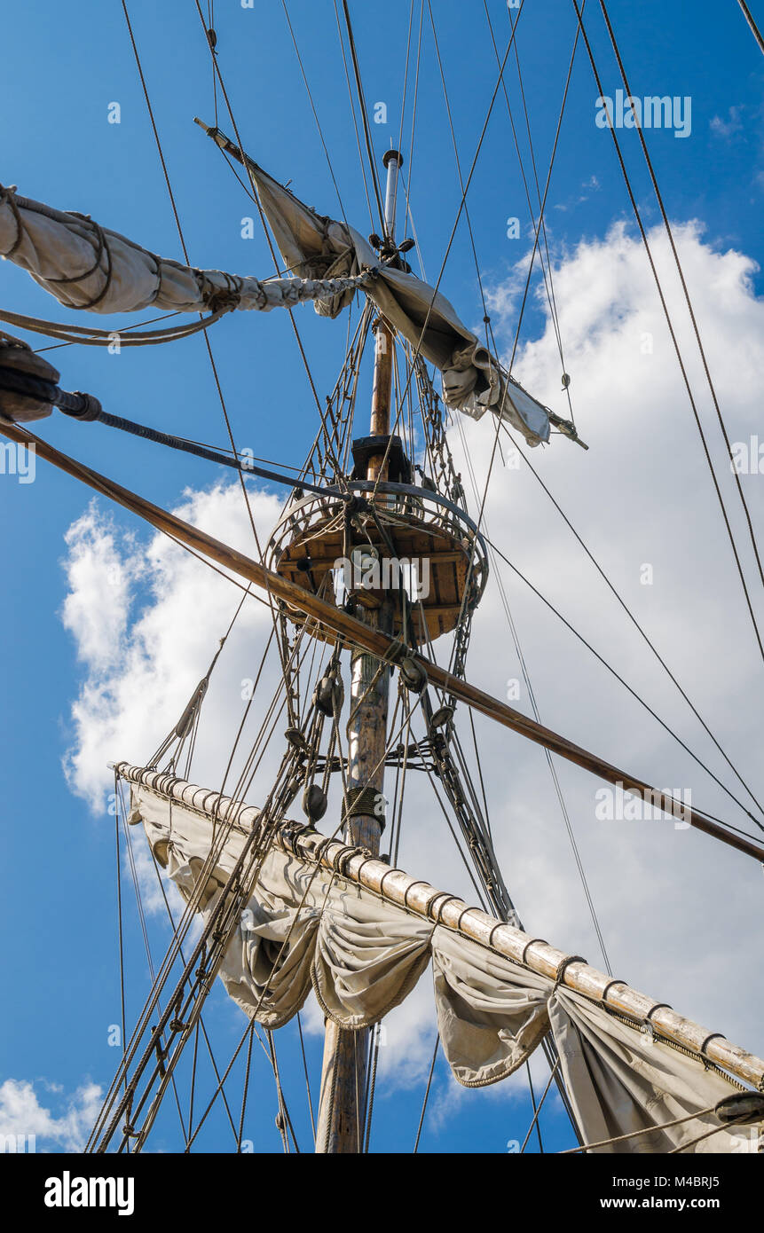 Old sailing vessel hi-res stock photography and images - Alamy