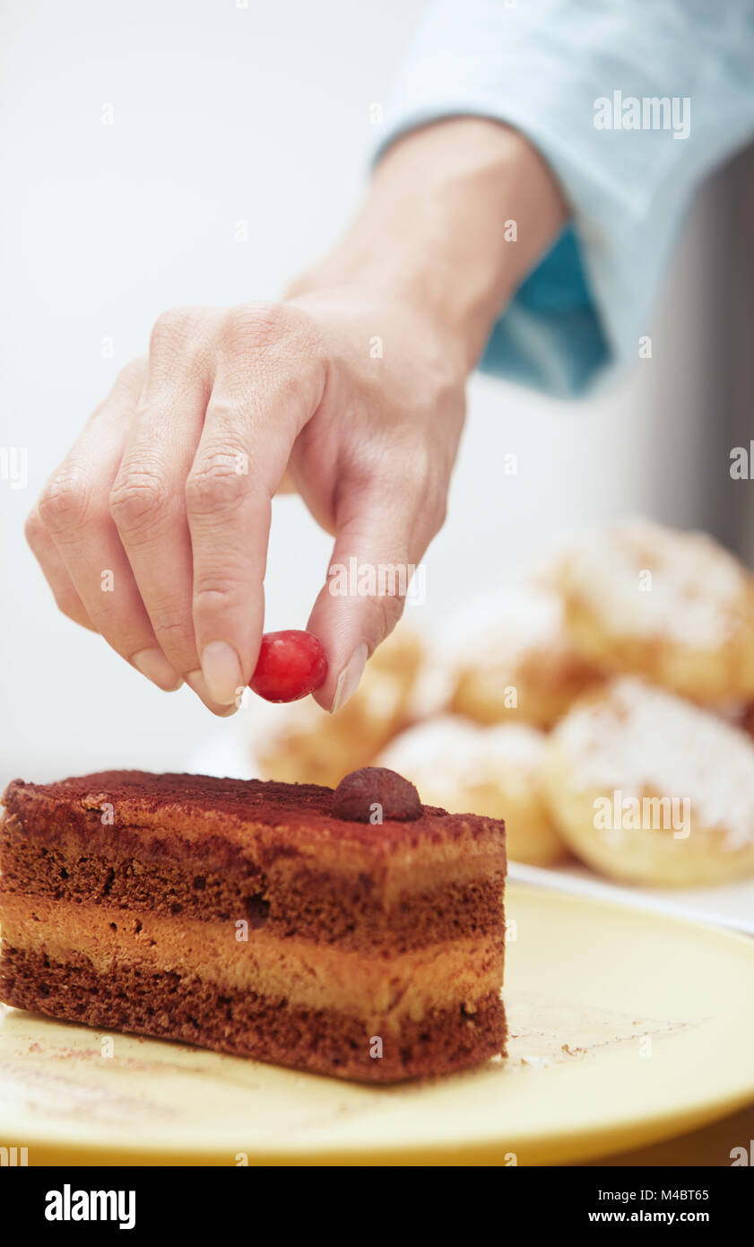 Person preparing cake close up hi-res stock photography and images - Alamy