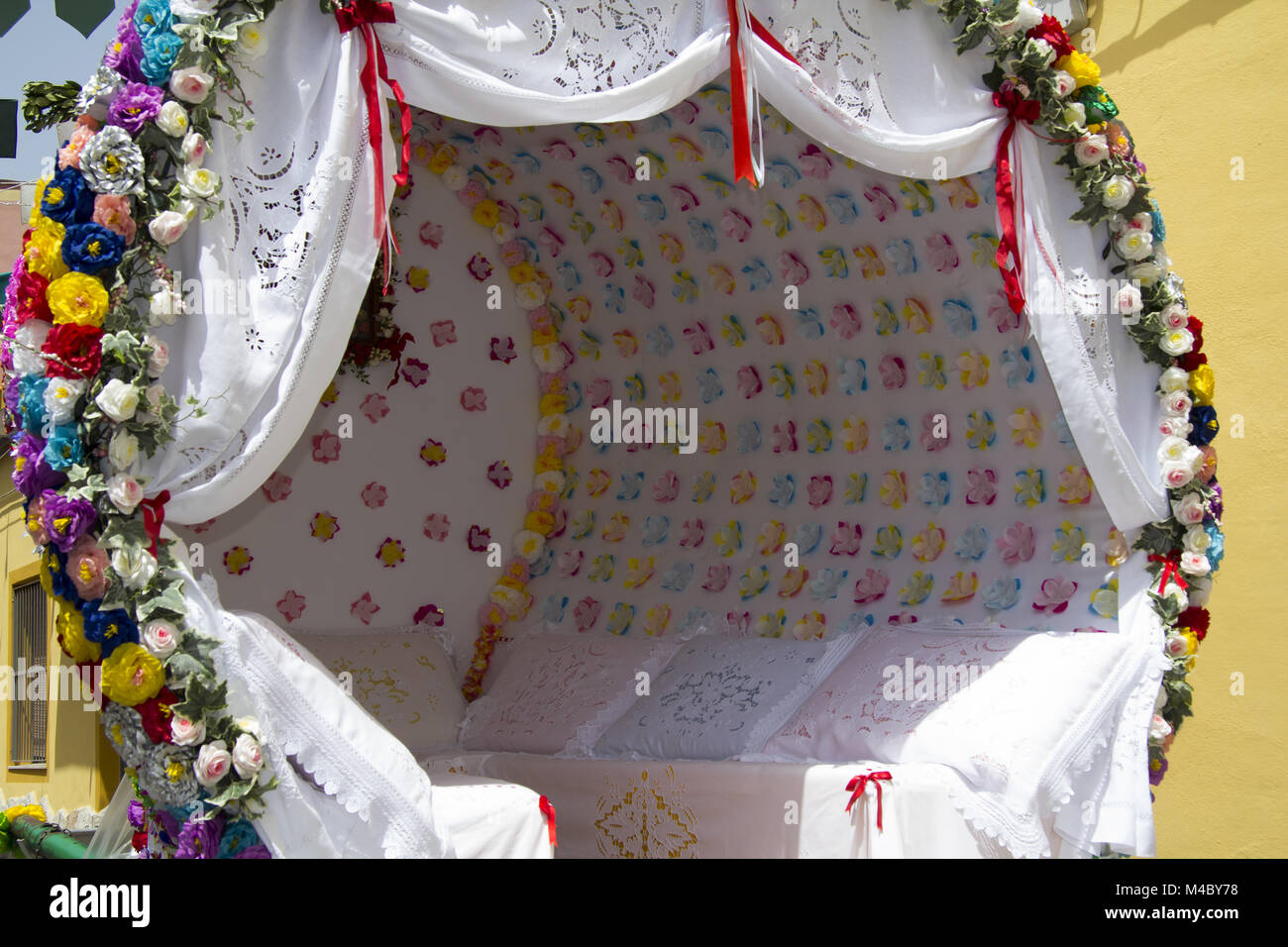 Wagon festooned hi-res stock photography and images - Alamy