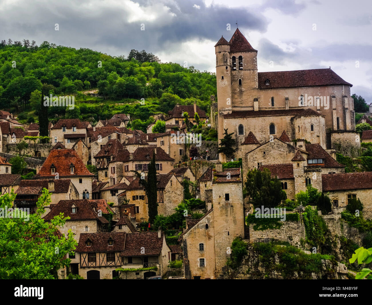 Saint cirq lapopie medieval village hi-res stock photography and images - Alamy