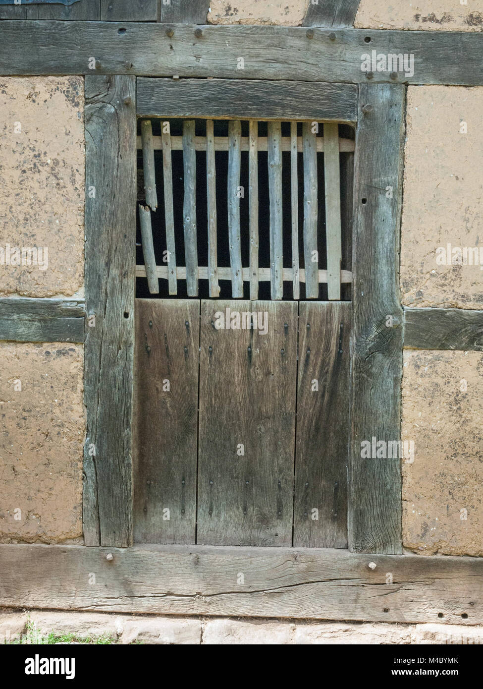 Old stable door hi-res stock photography and images - Alamy