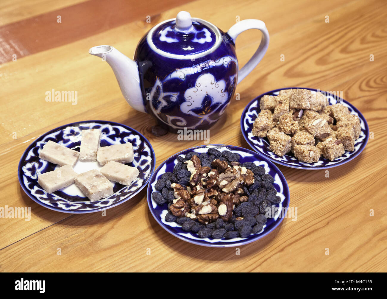 Traditional Uzbek served tea and sweets Stock Photo - Alamy