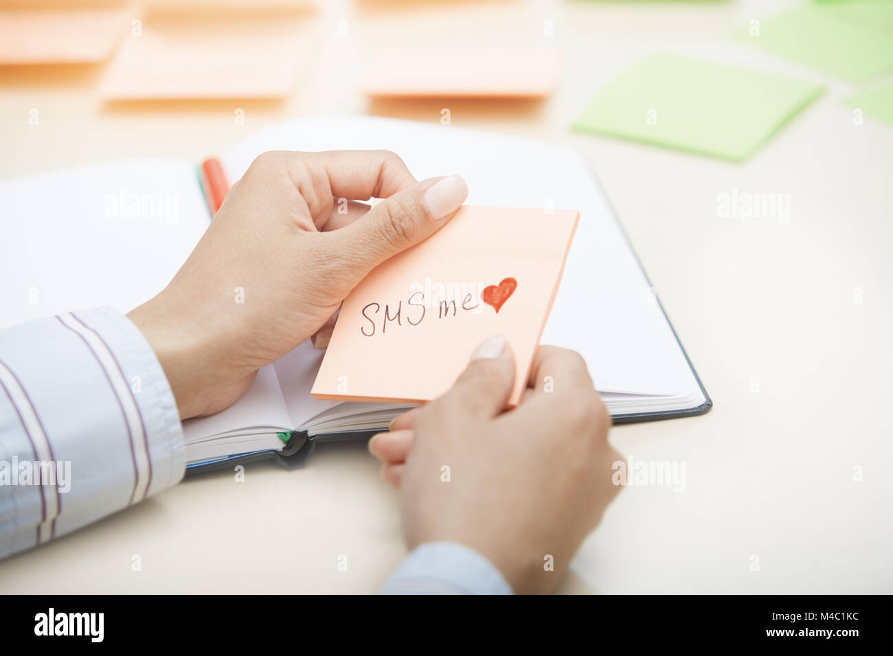 SMS me text on adhesive note Stock Photo - Alamy