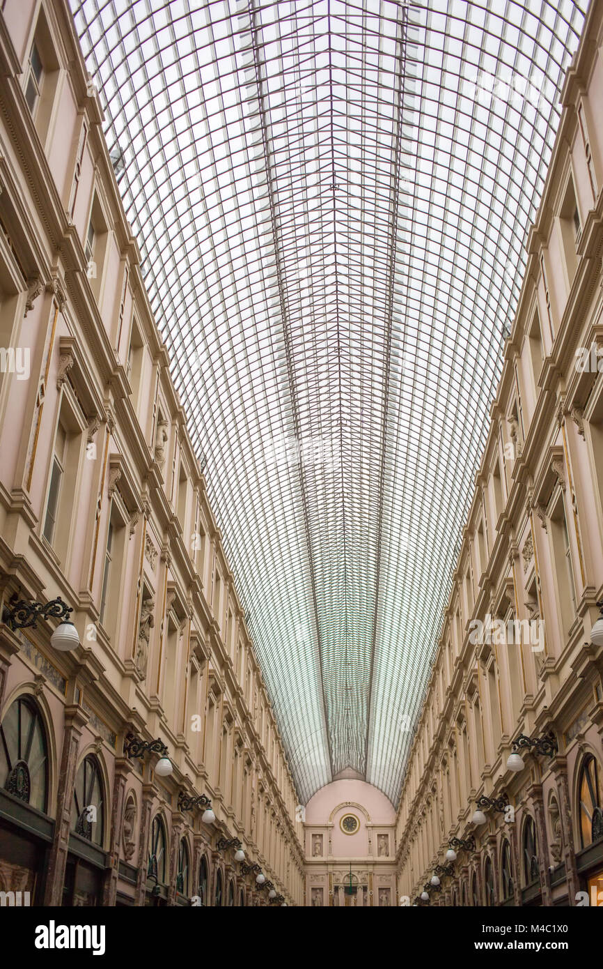 High ceilings hi-res stock photography and images - Alamy