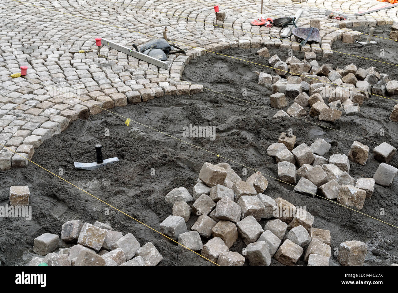 Cobble surround hi-res stock photography and images - Alamy