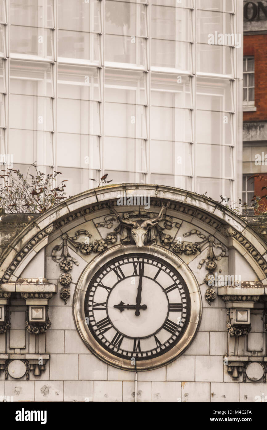 London Bridge old clock Stock Photo - Alamy