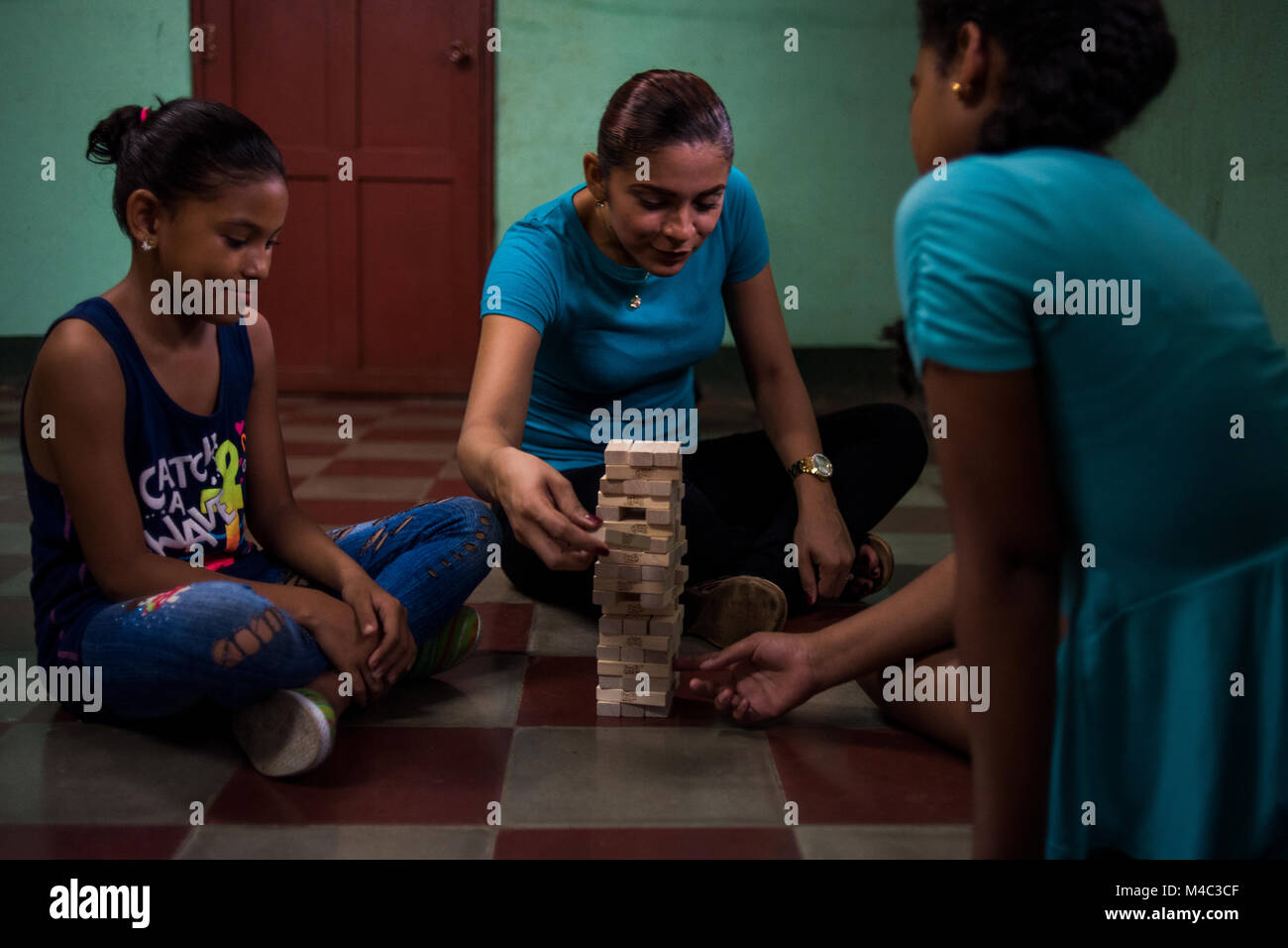 Children playing Jenga Stock Photo - Alamy