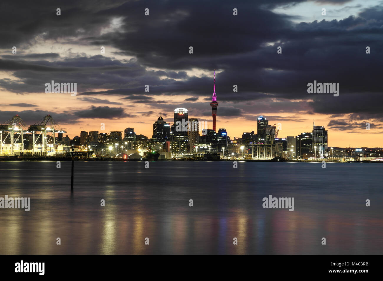 Illuminated skyline of auckland at sunset hi-res stock photography and ...