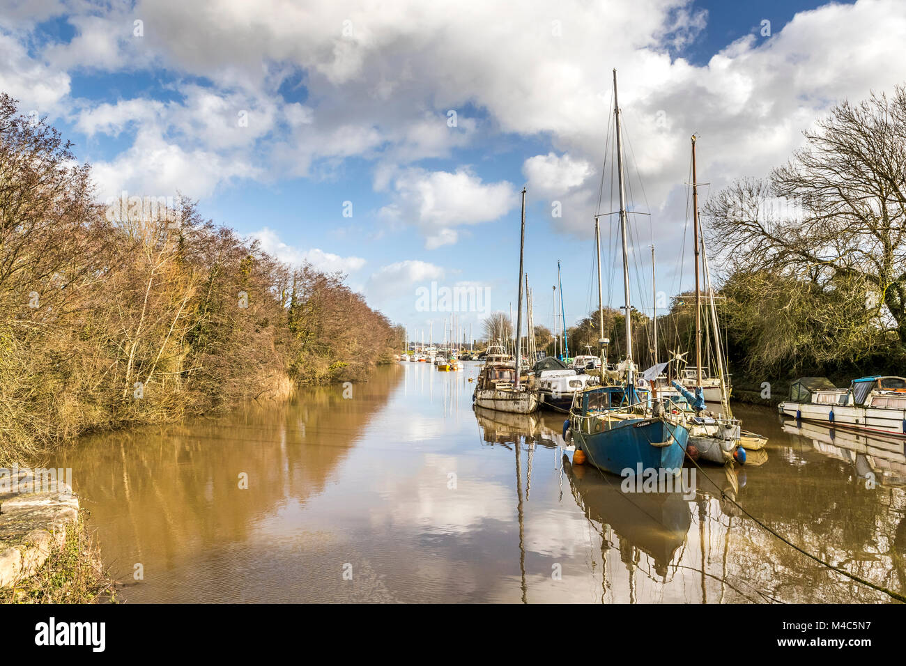 Lydney Dock, Gloucestershire. 15th Feb, 2018. UK Weather: Cold and ...
